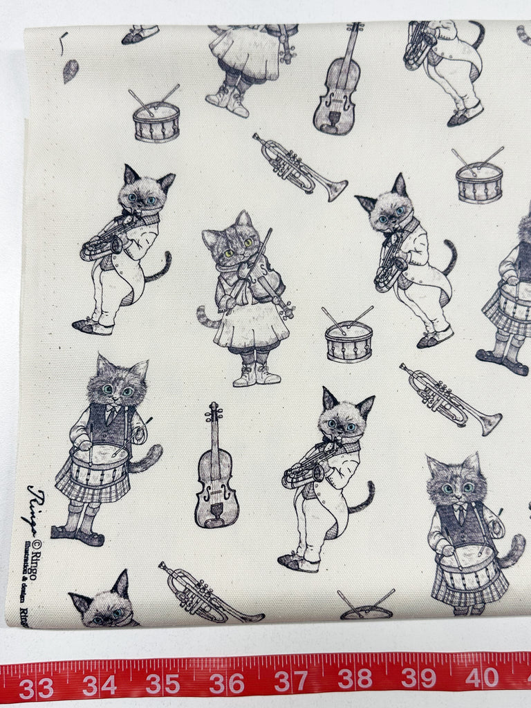 1 FQ Music Cat Cotton Oxford Fabric in Natural by Illustrator Ringo, I ...